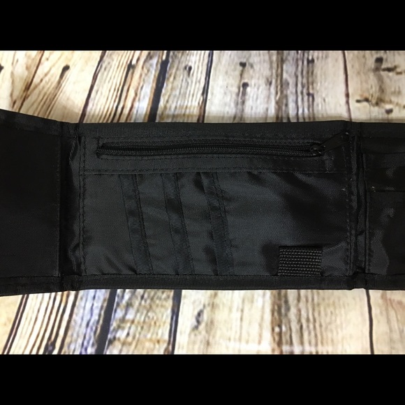 L.A. Gear | Bags | Vintage La Gear Green Wallet | Poshmark